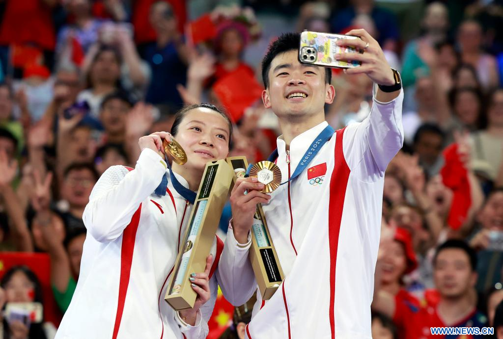 JO Paris 2024 : les Chinois Zheng Siwei et Huang Yaqiong remportent le double mixte de badminton ...